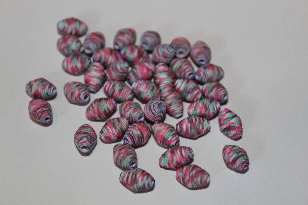 How to Make Beautifully Colored Paper Beads Out of White Paper | HubPages