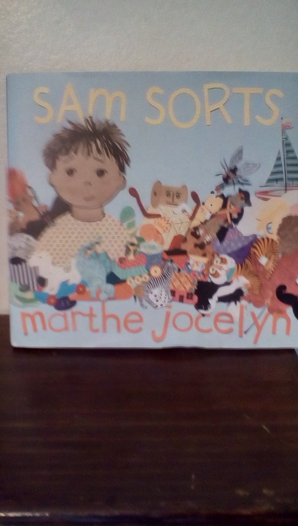 Math Fun for Young Children in Creative Picture Book Teaches Sorting ...