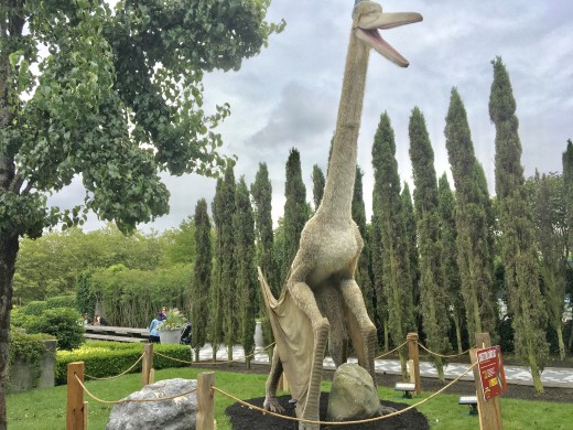 An Animatronic Dinosaur Exhibit and Facts About the Real Reptiles ...